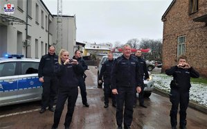 Policjanci z komisariatu w Międzyrzecu Podlaskim przyjęli wyzwanie do #pompujemy dla Wiktorka ...